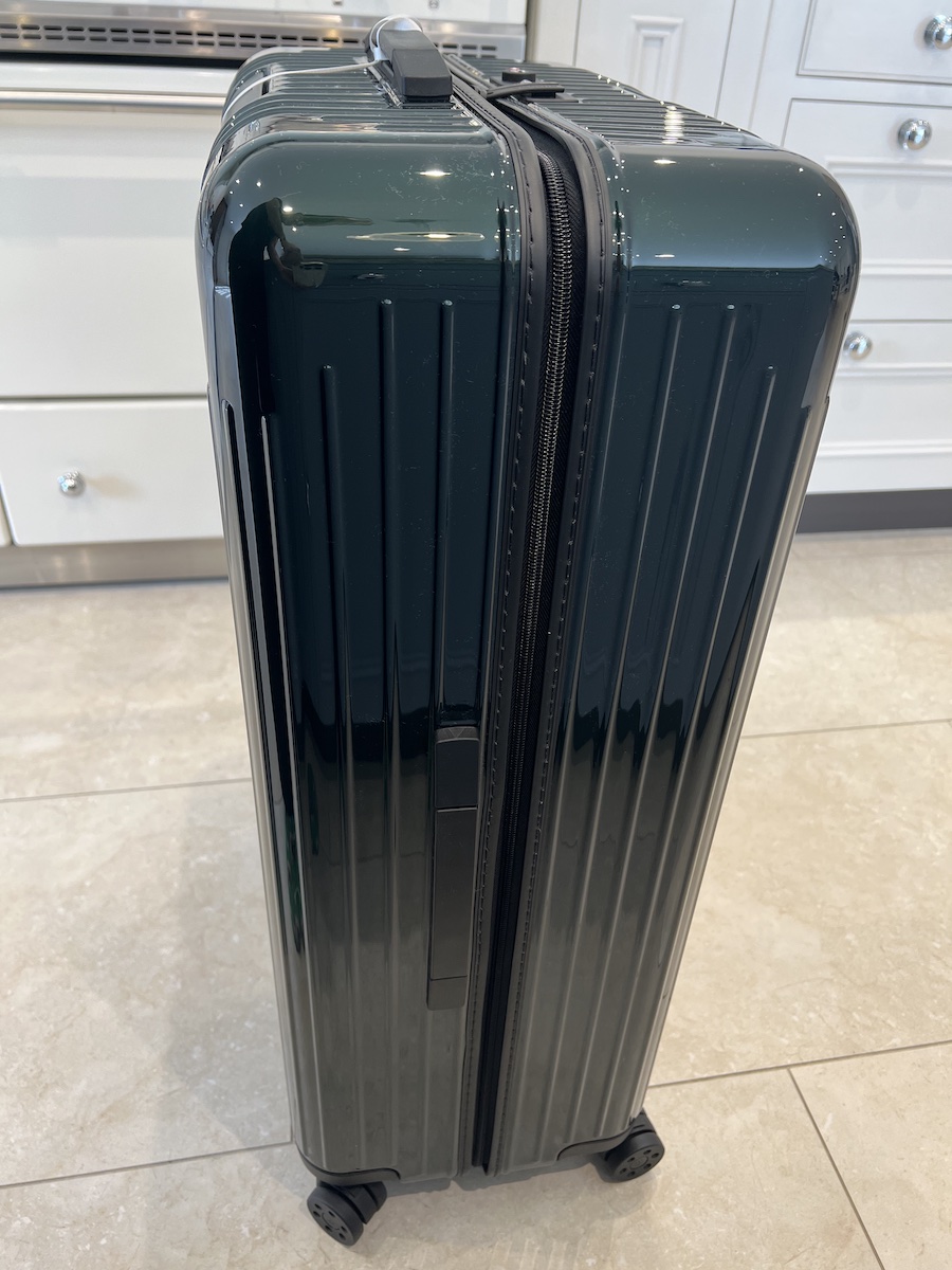 Rimowa Check-In L Essential Lite Review – Lightweight and Functional ...